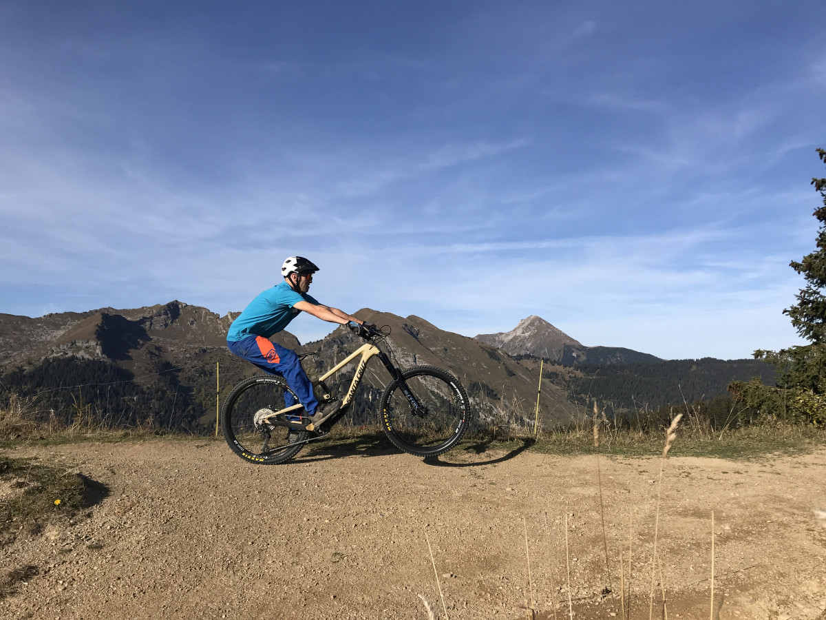 How To Manual A Mountain Bike | MTB Skills - Bike Faff