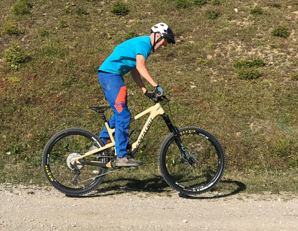 How To Bunny Hop On A Mountain Bike | MTB Skills - Bike Faff